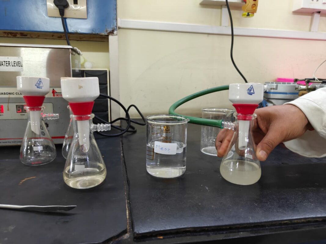Flow solutions for crystallization